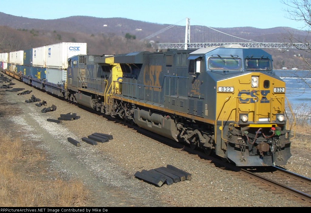 CSX 832 on Q118 at Iona Island NY